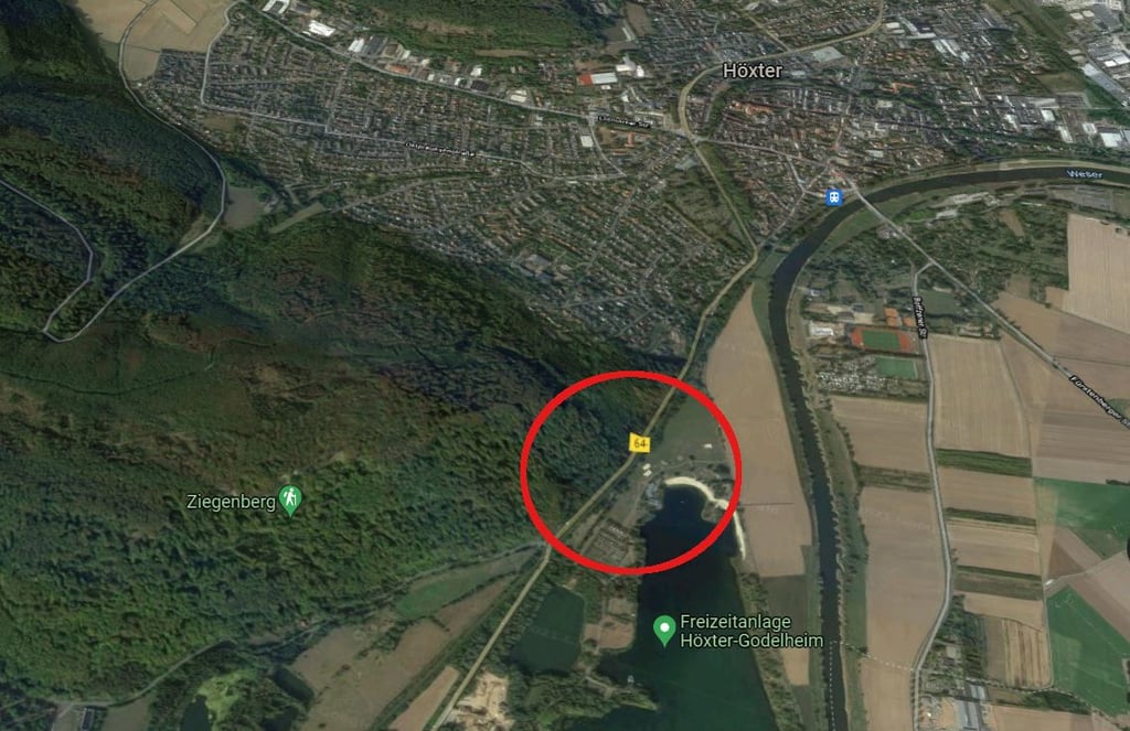 B64/Höxter: Auffahrunfall mit Polizeiauto fordert mehrere Verletzte