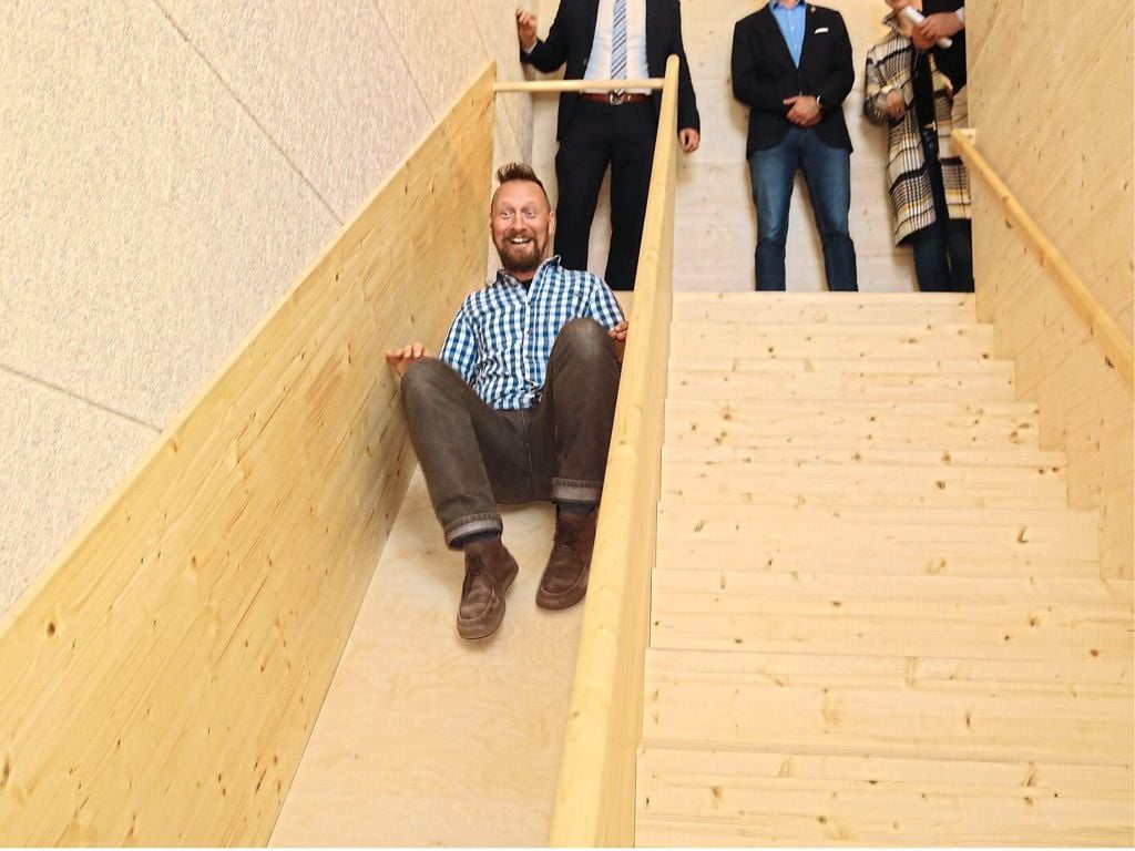 Auf der Rutsche ins andere Kita-Stockwerk