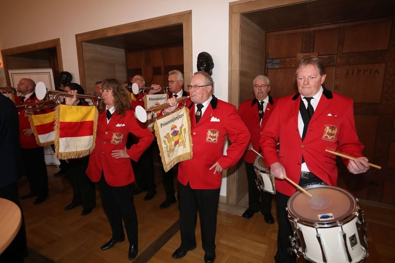 Prinz Mario I. wird auf dem Prinzipalmarkt proklamiert