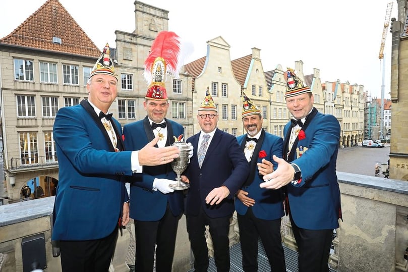 Prinz Mario I. wird auf dem Prinzipalmarkt proklamiert