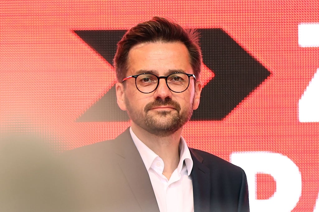 SPD-Chef Kutschaty wirft Wüst Zögerlichkeit vor