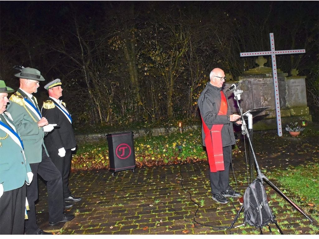 Für jeden Gefallenen brennt ein Licht