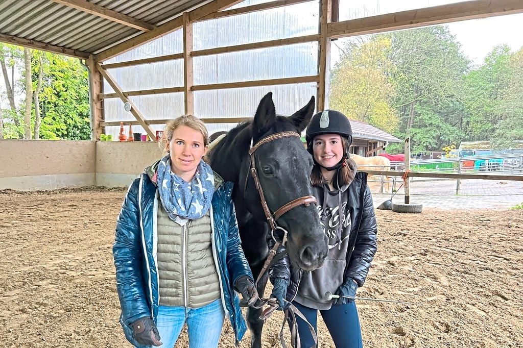 „Ballerina“ galoppiert für Reitschüler