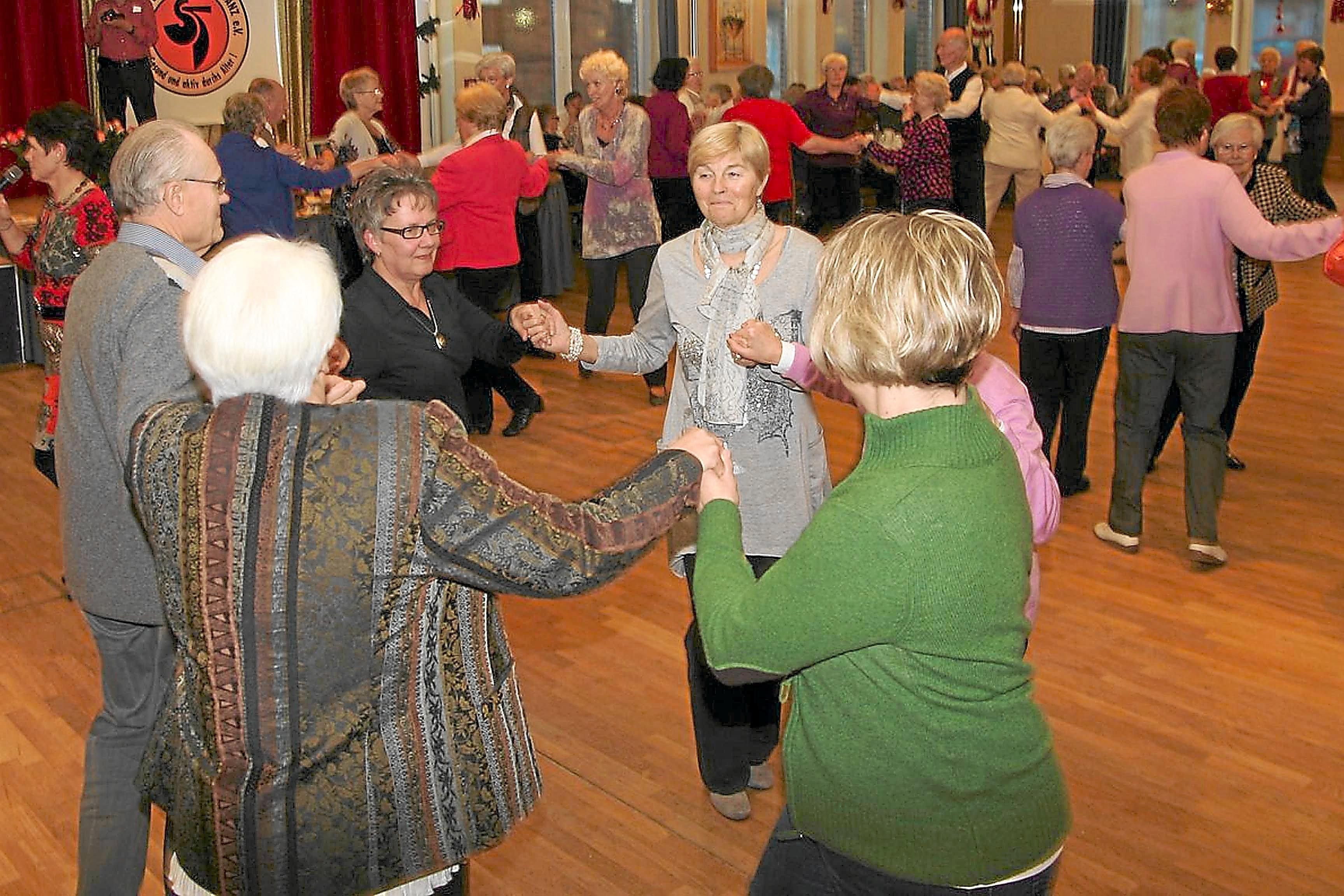 Körperlich und geistig fit dank flotter Reigen