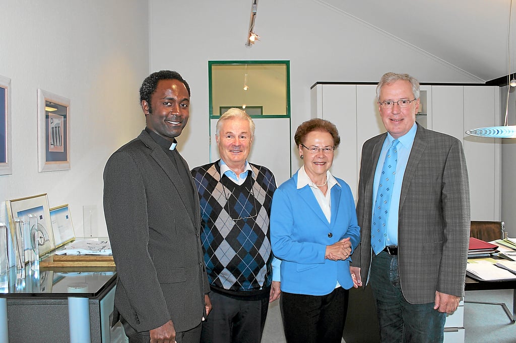 Ehepaar Gerding und Pfarrer Thomas im Rathaus