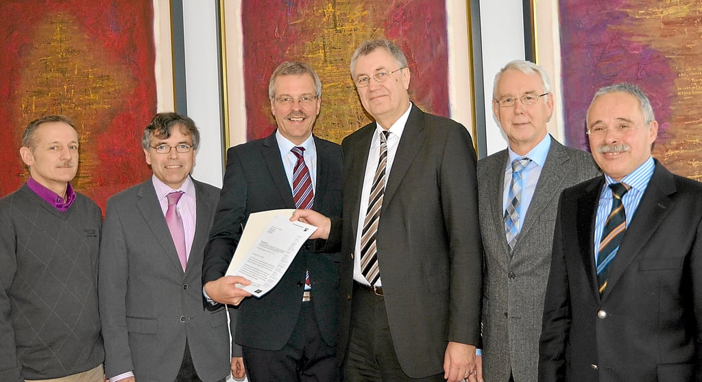 RP Klenke überreicht Genehmigung
