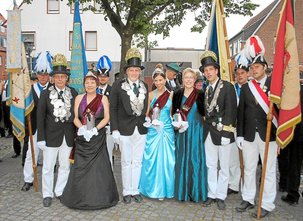 Drei Anwärter kämpfen um die Königswürde / Udo Mensing und Vanessa ...