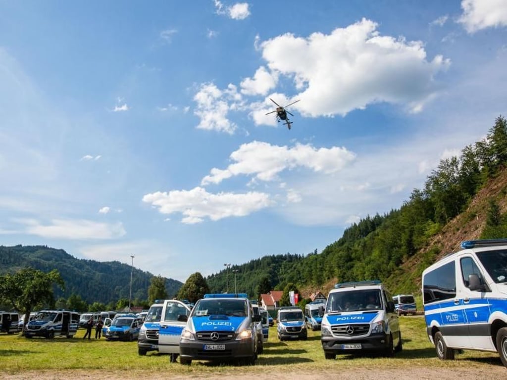 Polizei sucht mit Großaufgebot nach bewaffnetem Mann