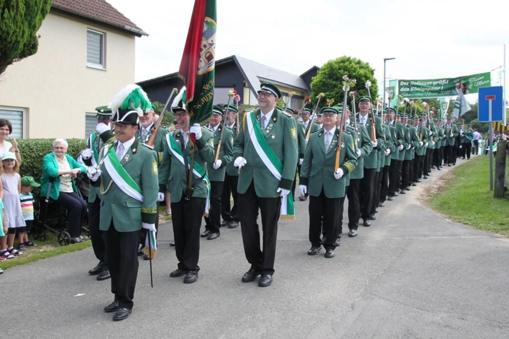 Schützenfest in Niesen: Festumzug und Ehrungen