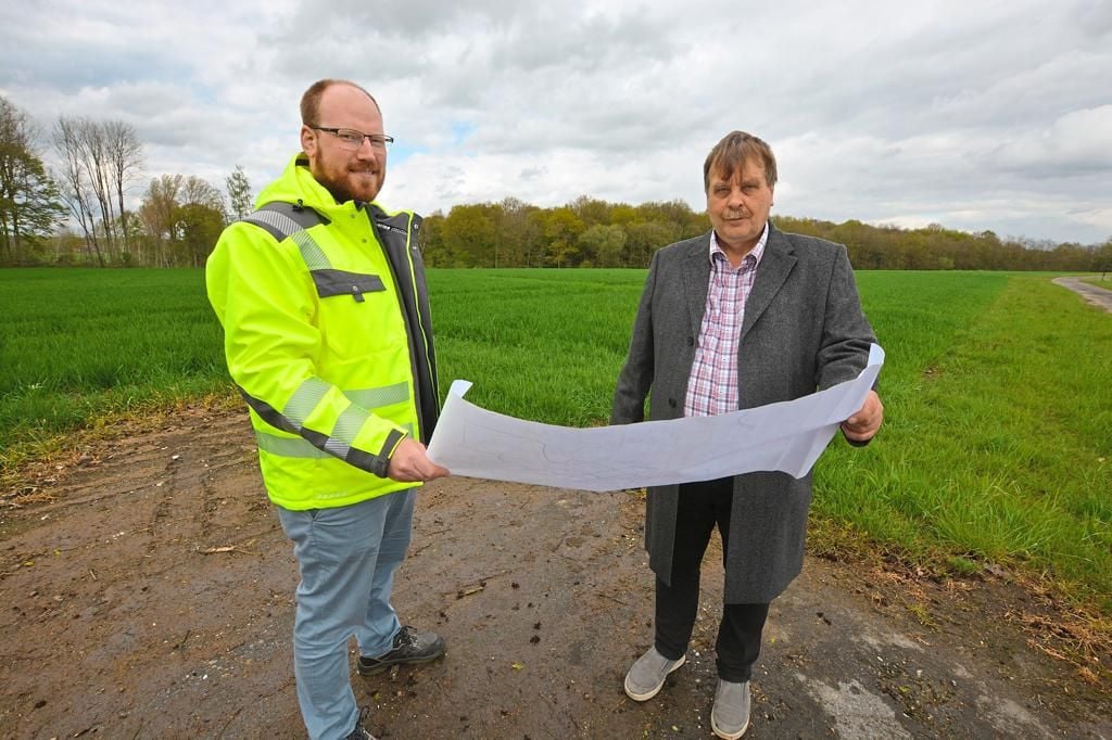 Grüner Strom auf altem Hausmüll