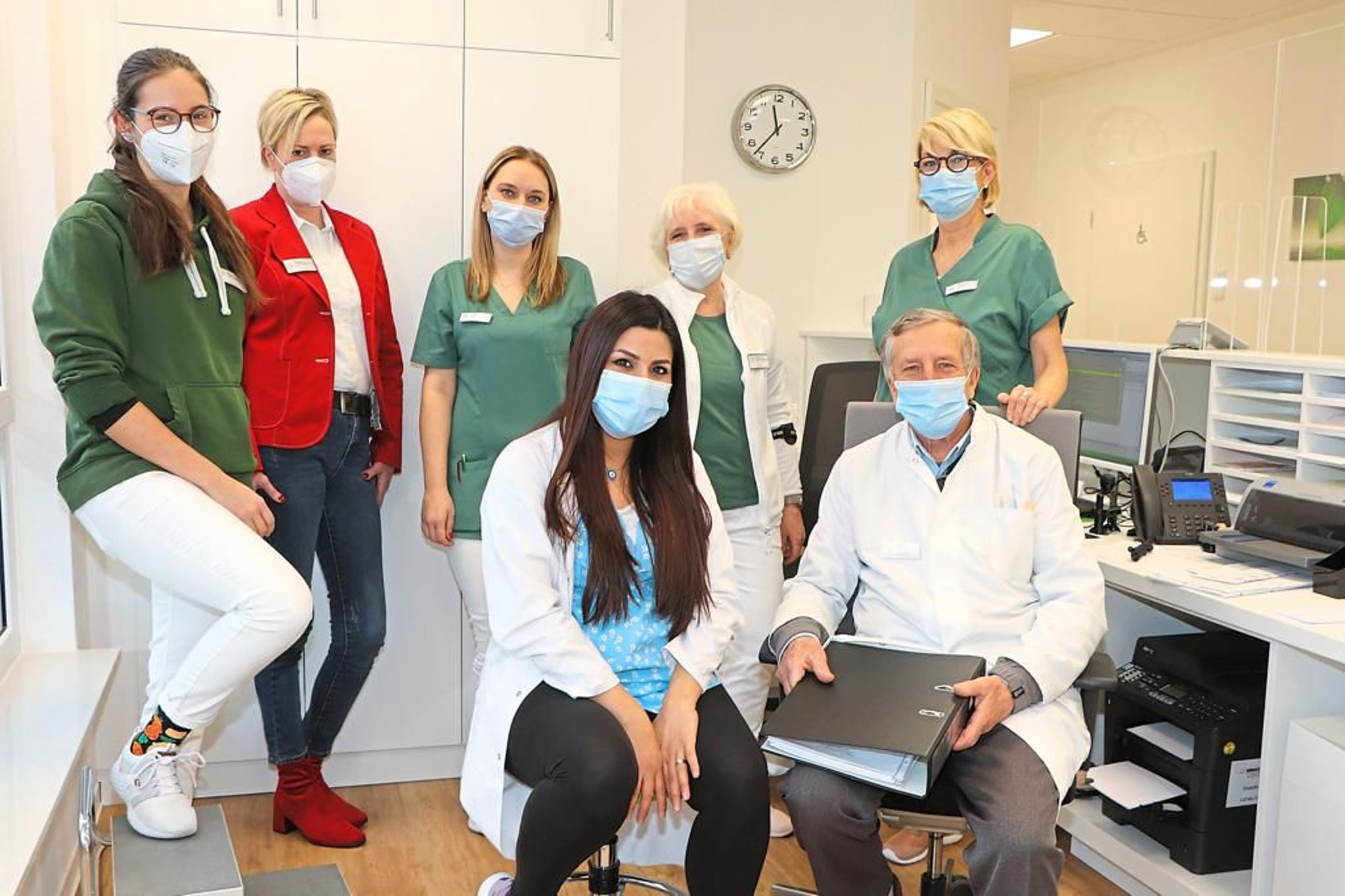 Die ersten Patienten in vier Praxen