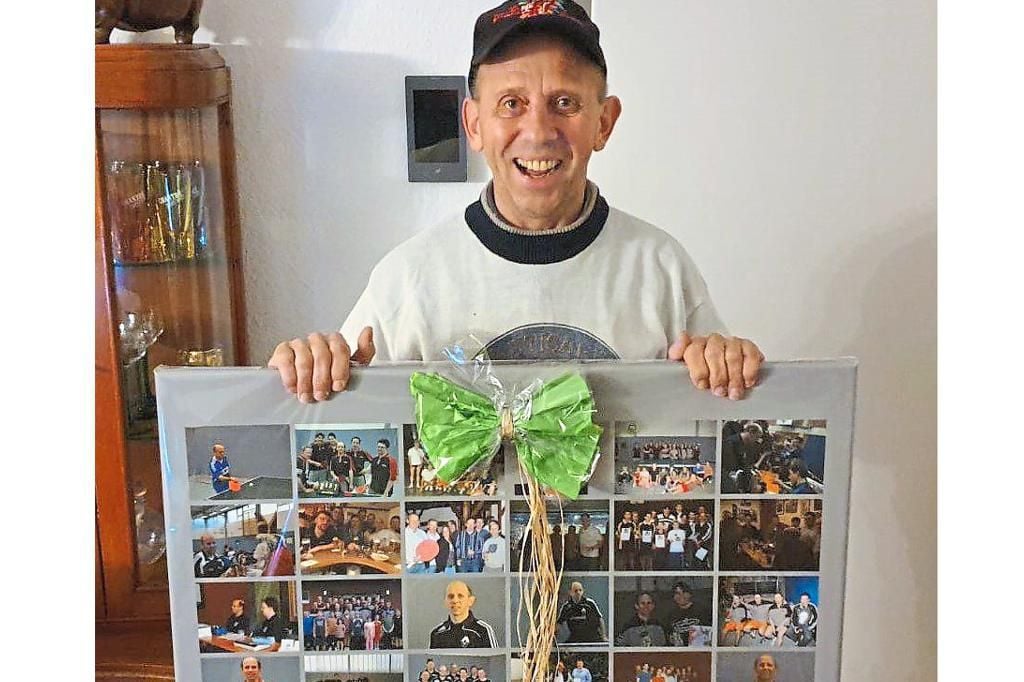 Roland Westphal erhält die goldene WTTV-Nadel