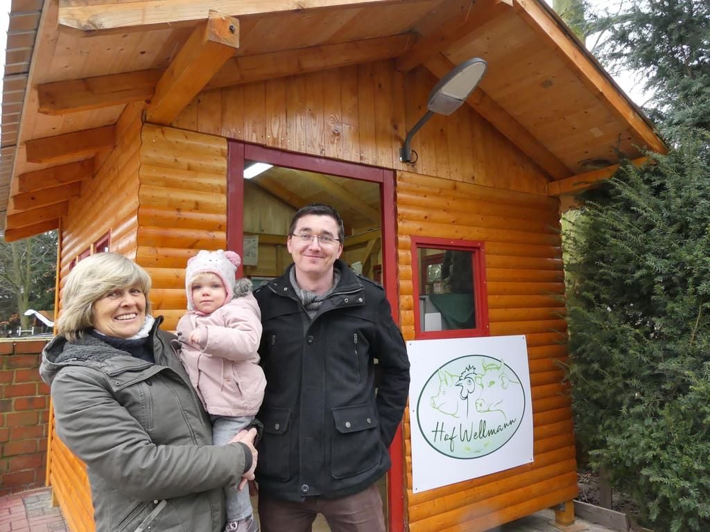 Aus dem Hühnermobil direkt in den Verkauf