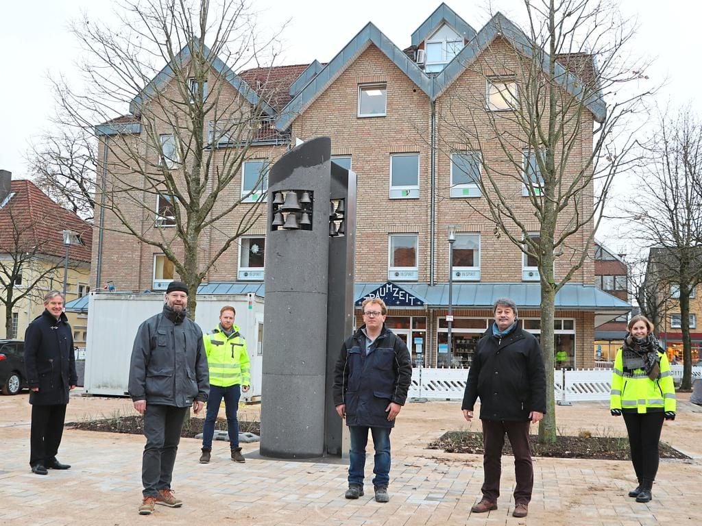 Zwölf Glocken spielen die Hövelhof-Hymne