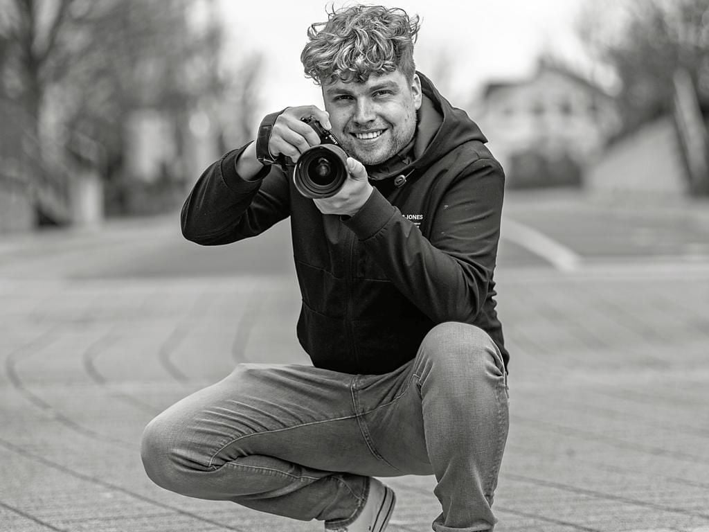 Enger: Patrick Mallek stellt in der Sparkasse Bilder mit tropischem ...