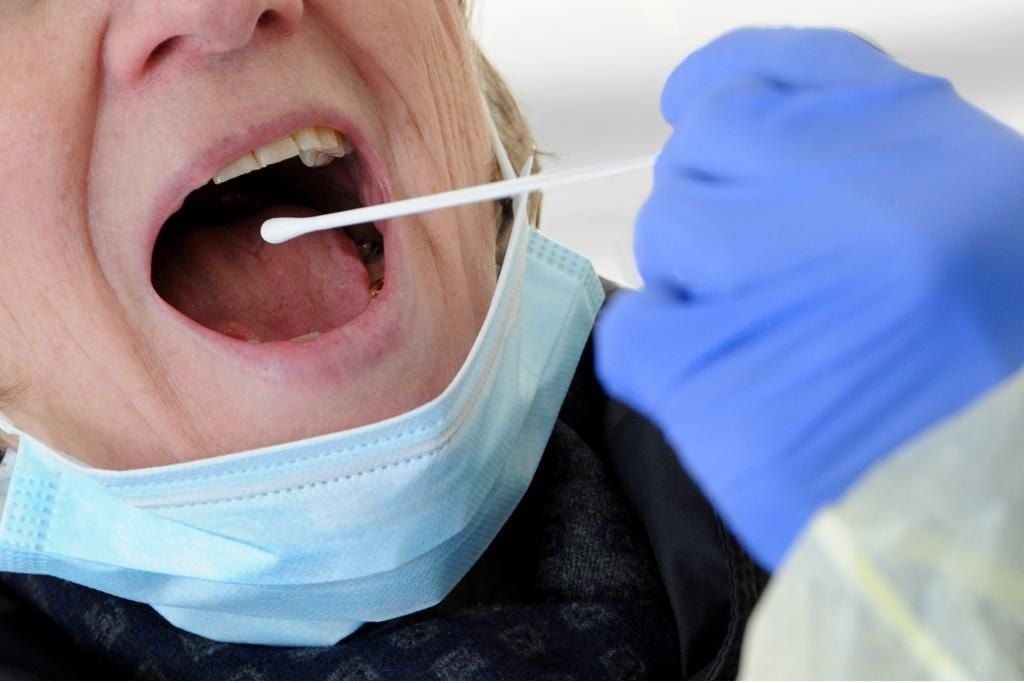 Lehrkraft positiv getestet