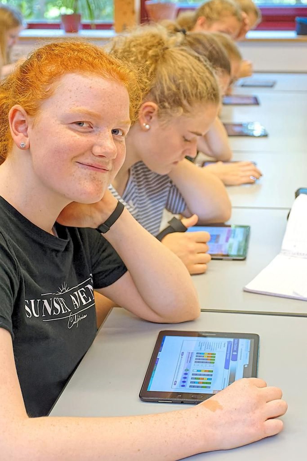 Mit dem Tablet auf der Suche nach dem Beruf