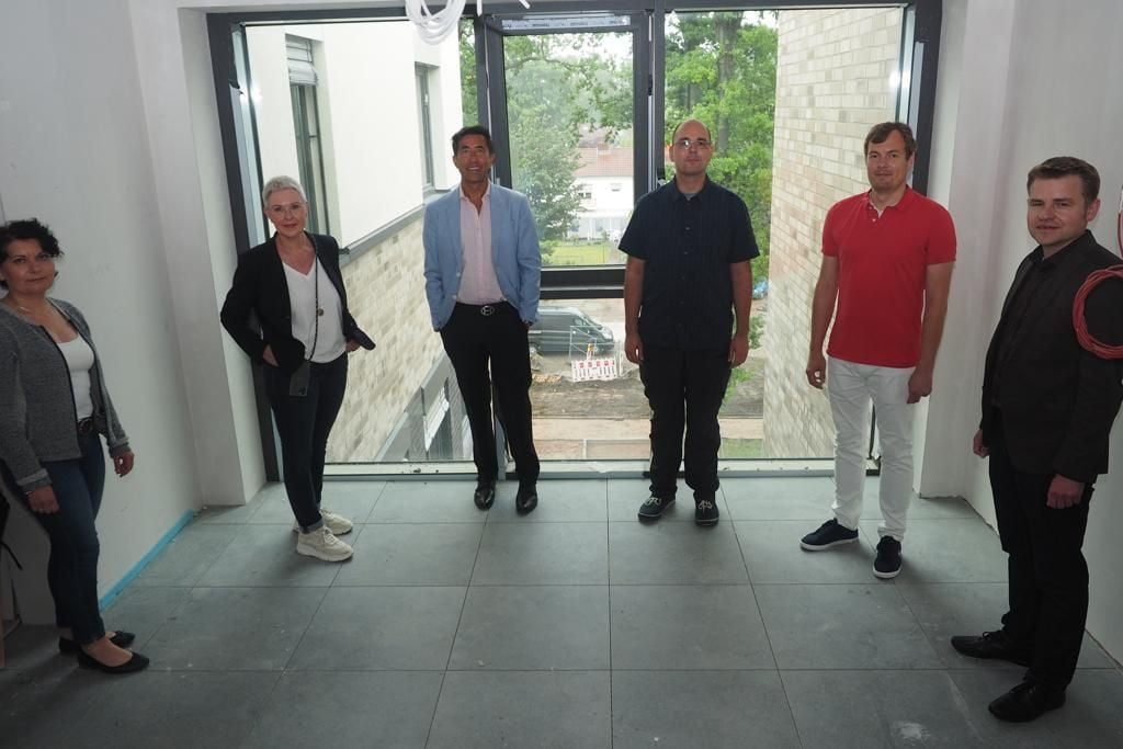 Frau und Kind bestens versorgt