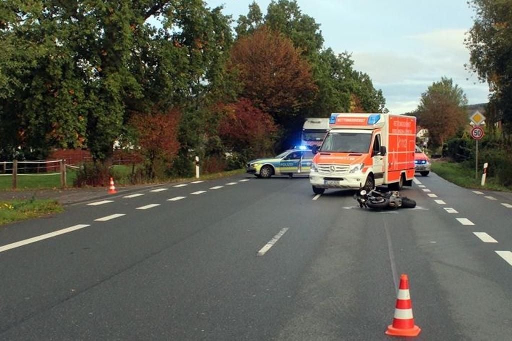 Motorradfahrerin schwer verletzt