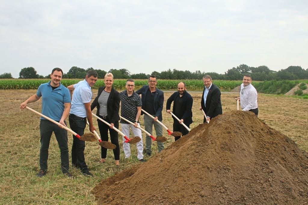 Erster Spatenstich für ICA-Neubau
