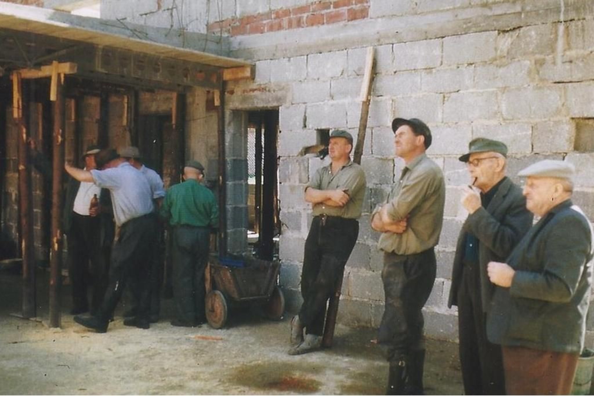 Menne feiert 50 Jahre Gemeindehalle