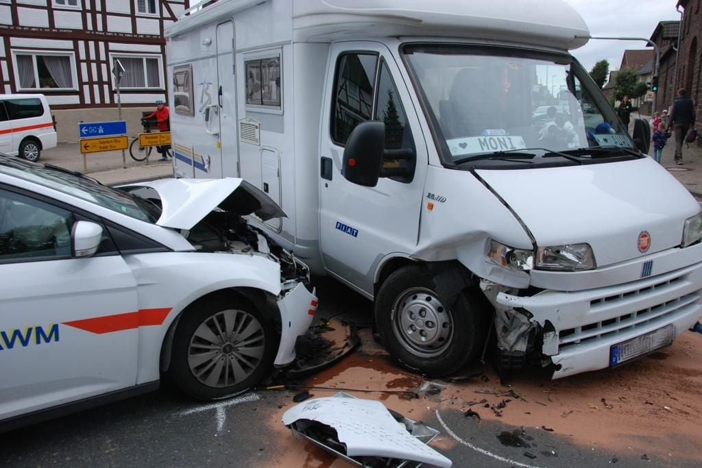 Wegen Unfall in Godelheim: lange Staus auf B64 und B83