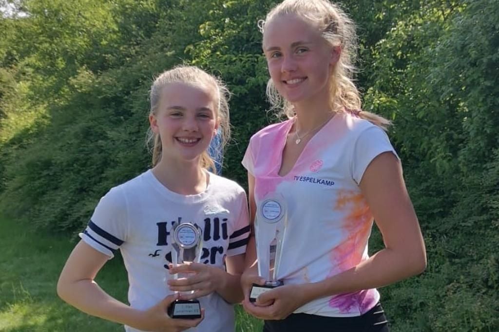 Schwestern feiern Titel-Doppelpack