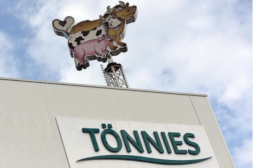 Fast alle 2117 Corona-Fälle bei Tönnies infizierten sich im Werk