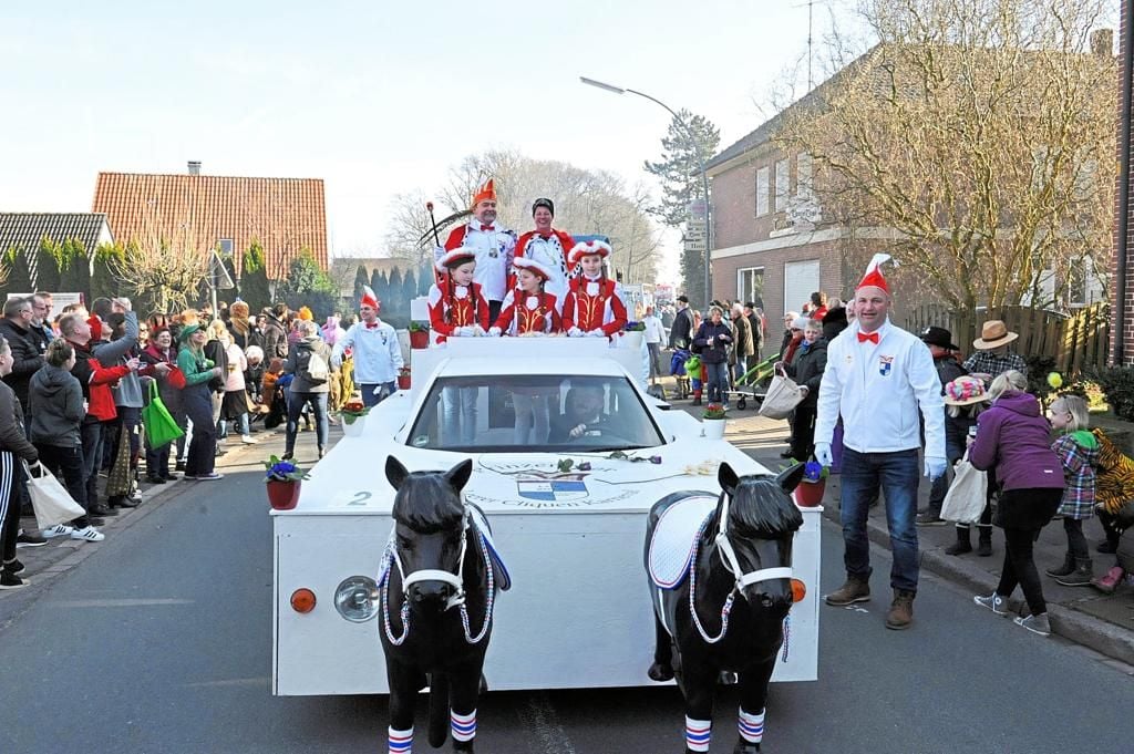 Schunkeln auf der Dorfstraße