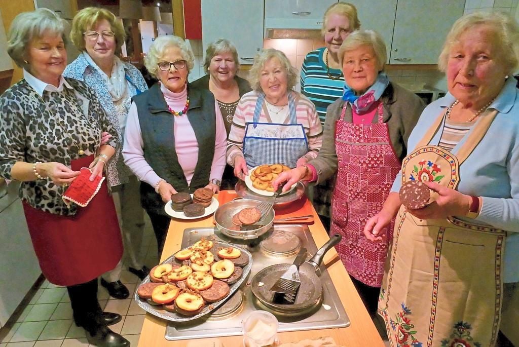Beim Heimatkreis wurde deftiges Wurstebrot serviert