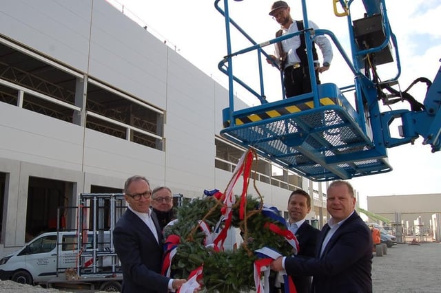 Lagerfläche fast verdoppelt