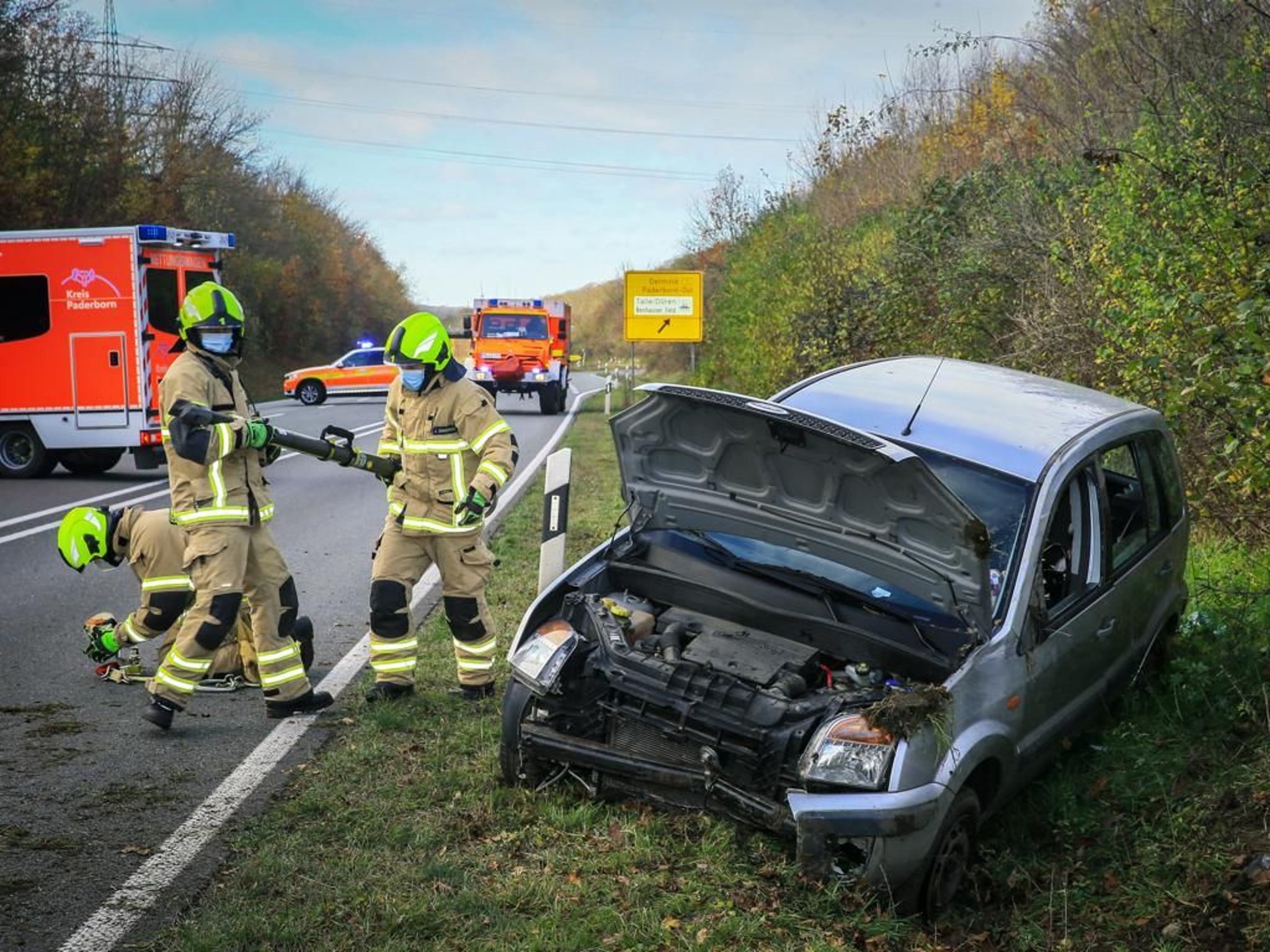 B 64 nach Unfall in Paderborn vormittags komplett gesperrt