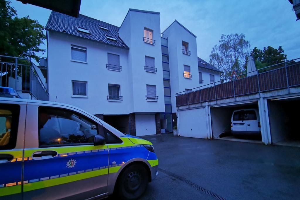 Körperverletzung und Verstoß gegen Waffengesetz: Polizei durchsucht Wohnungen