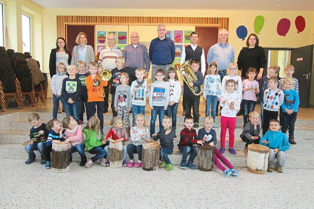 Jedes Kind startet mit einem Instrument