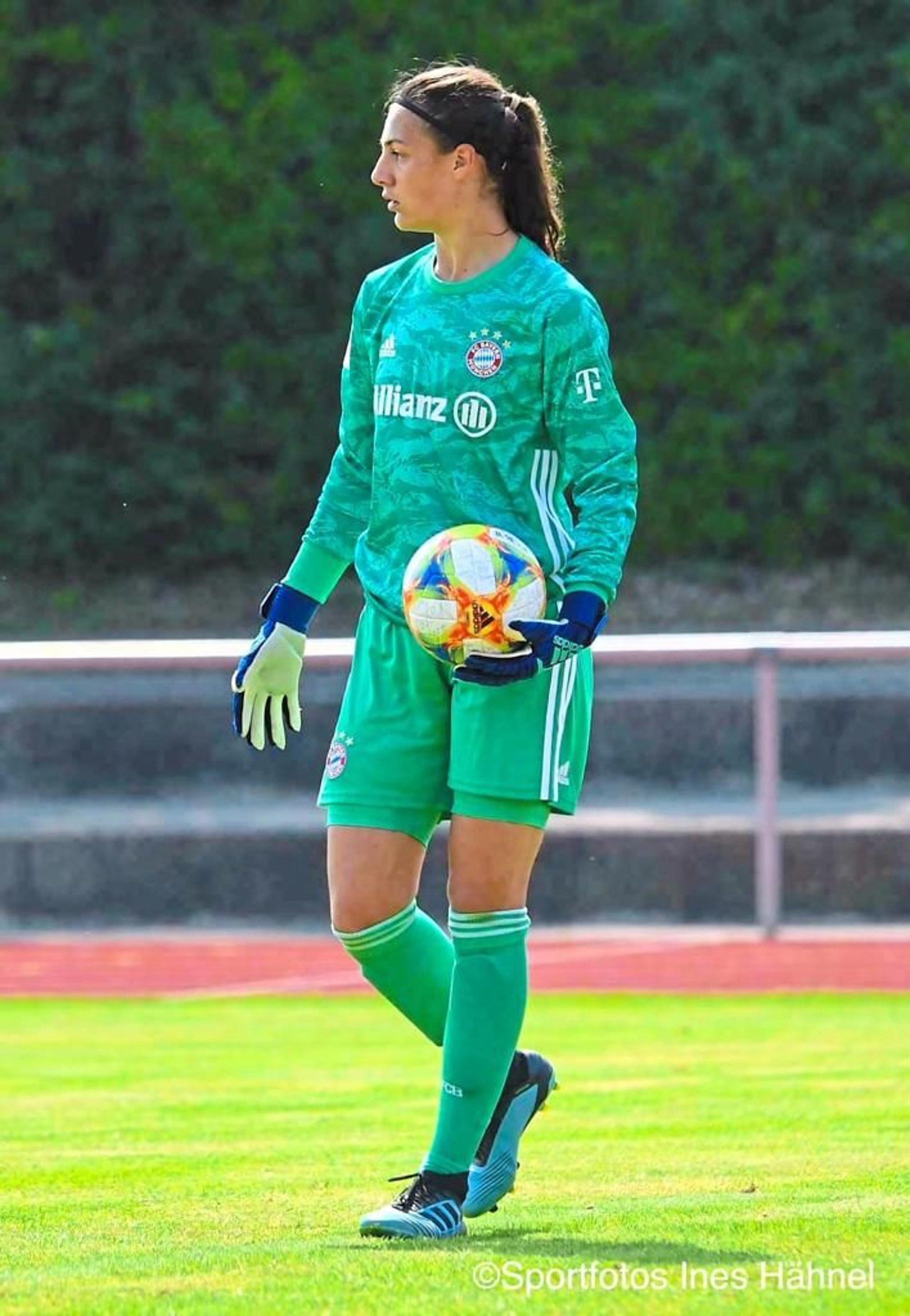 Mala Grohs erobert die Fußball-Welt