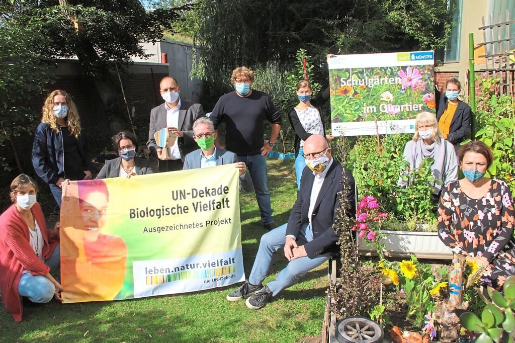 Aktiv in Nachbars Garten