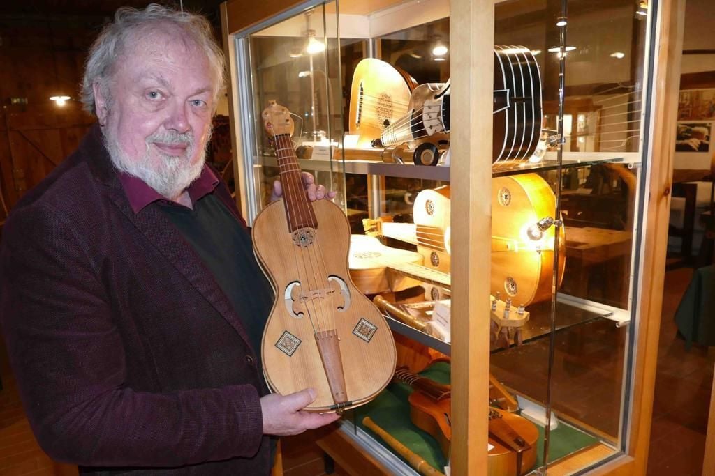 Die Fidel: ein Instrument höfischer Kultur