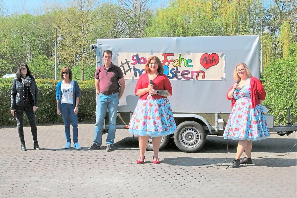 Mit Musik vor die Heime und vors Hospital