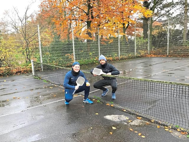 Dick eingepackt auf den Speckbrett-Court – Alternative Halle