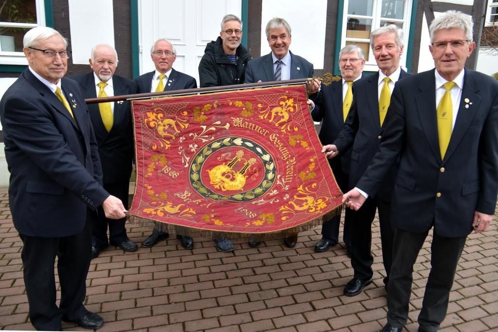 Erste Fahne taucht wieder auf