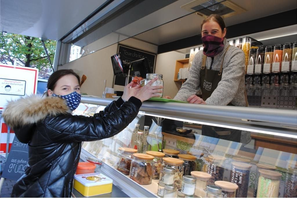 Mobiler Laden auf Wochenmarkt-Tour
