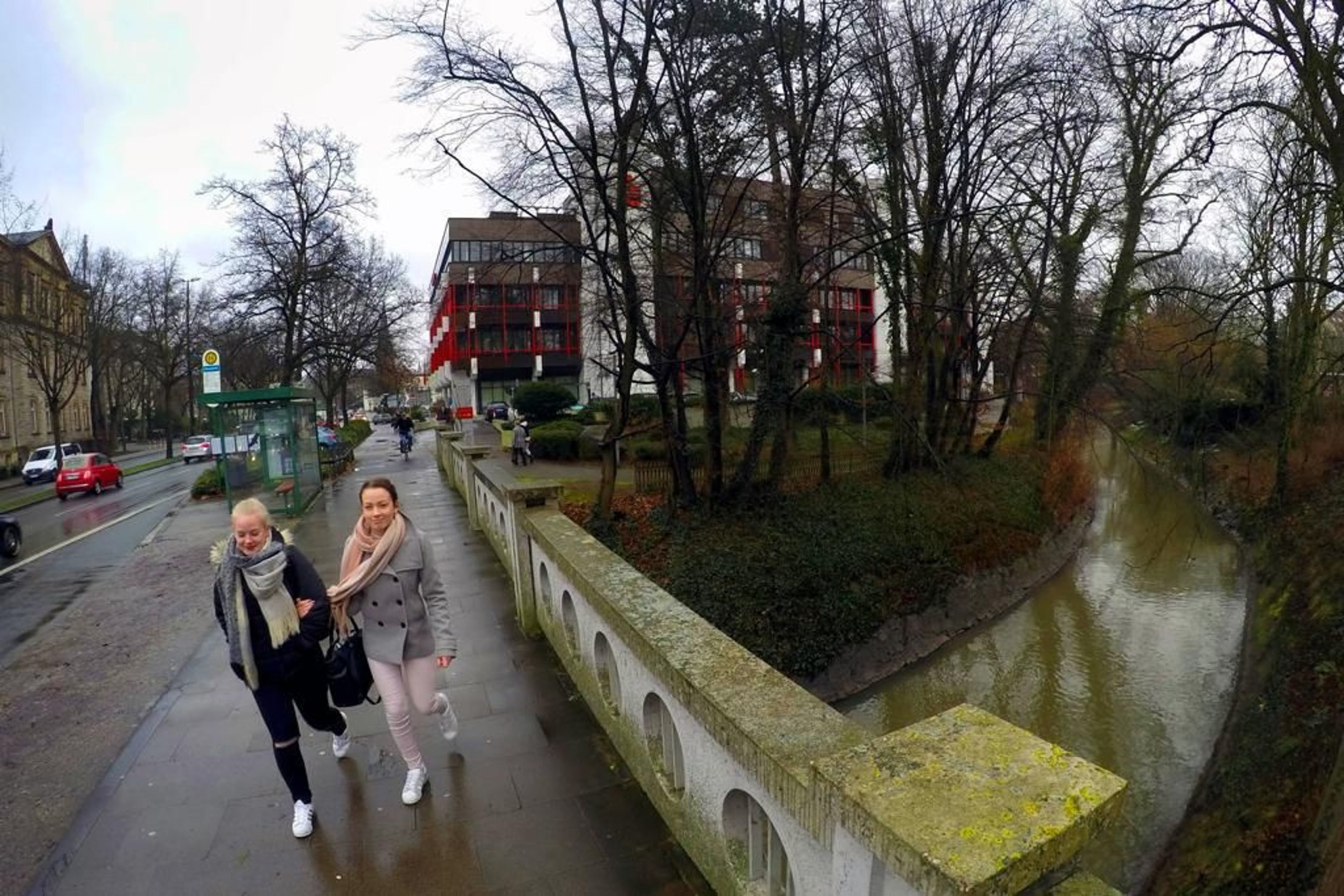 Flanieren am Flussufer