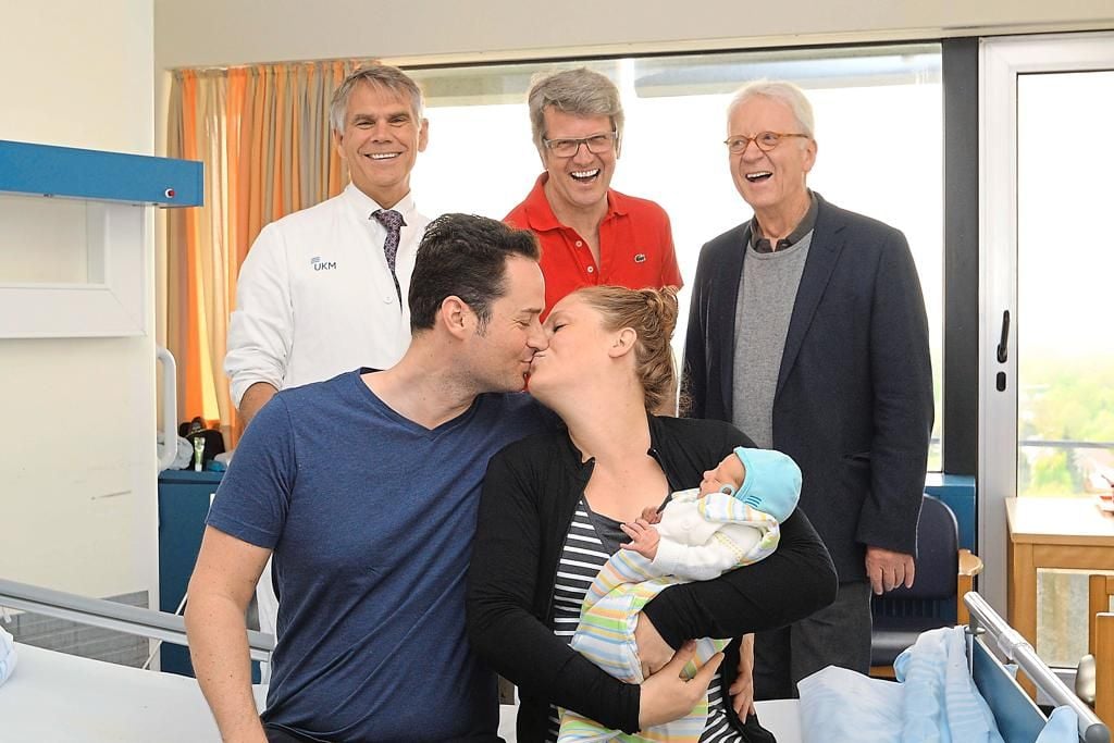 Frischoperierter Tumor-Patient erlebt die Geburt seines Sohnes mit
