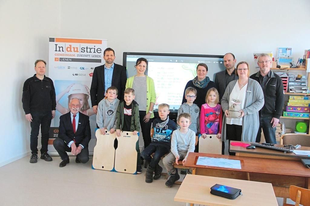 Grundschule hat jetzt digitale Tafel