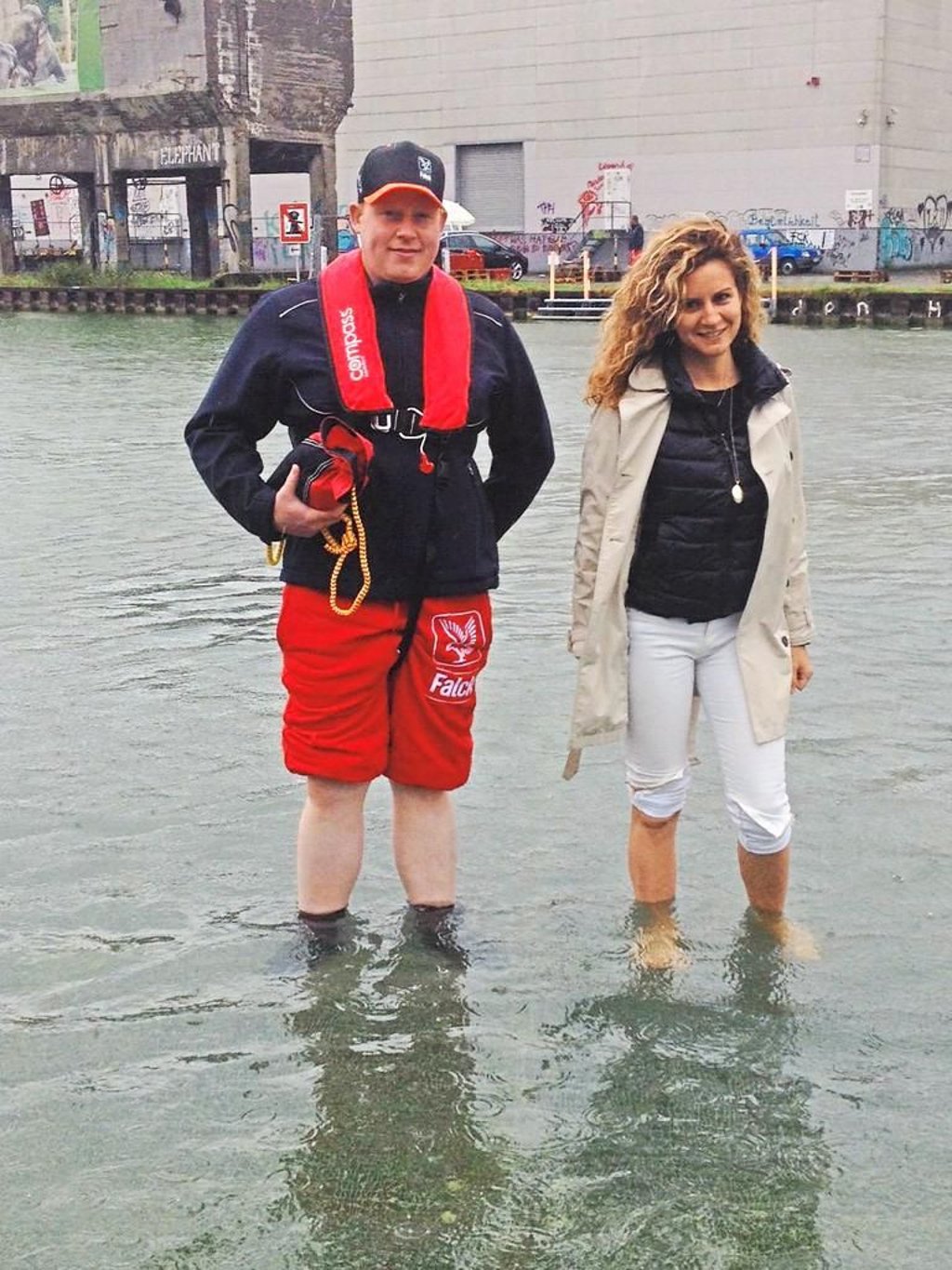 Gang über das Wasser im Hafen eröffnet