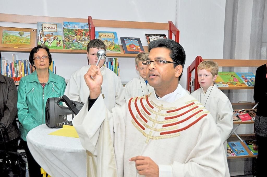 Pater Joy feiert 50. Geburtstag