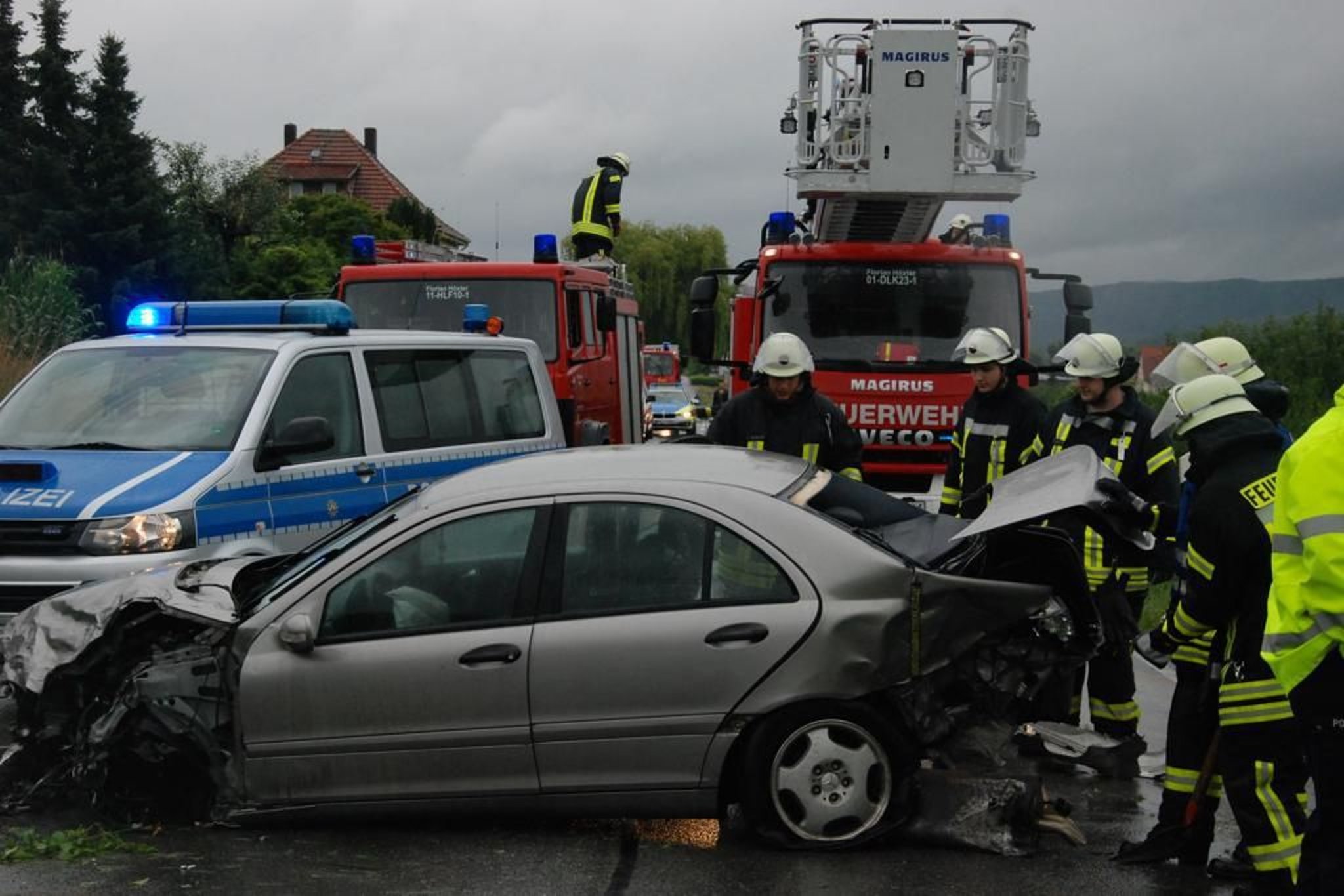 Fünf Verletzte bei Unfall auf B64 in Ottbergen
