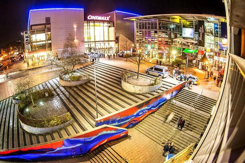 Diskobesucher schlägt mit Bierflasche zu