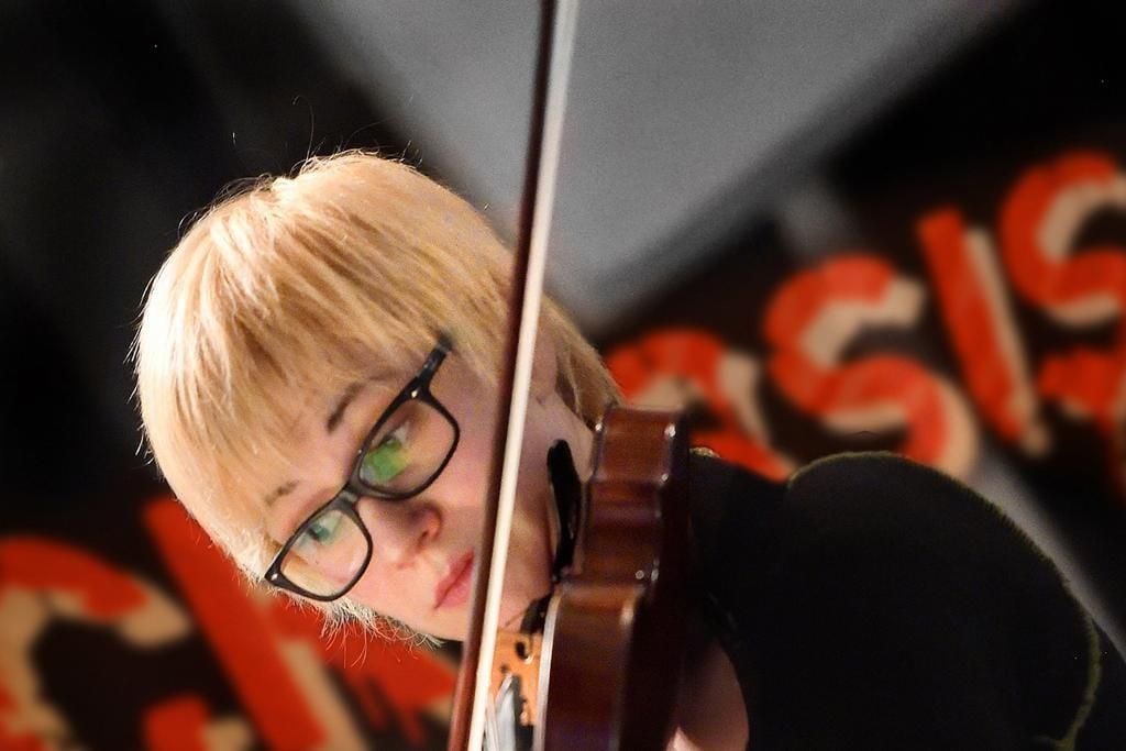 Verstärkung mit Violine