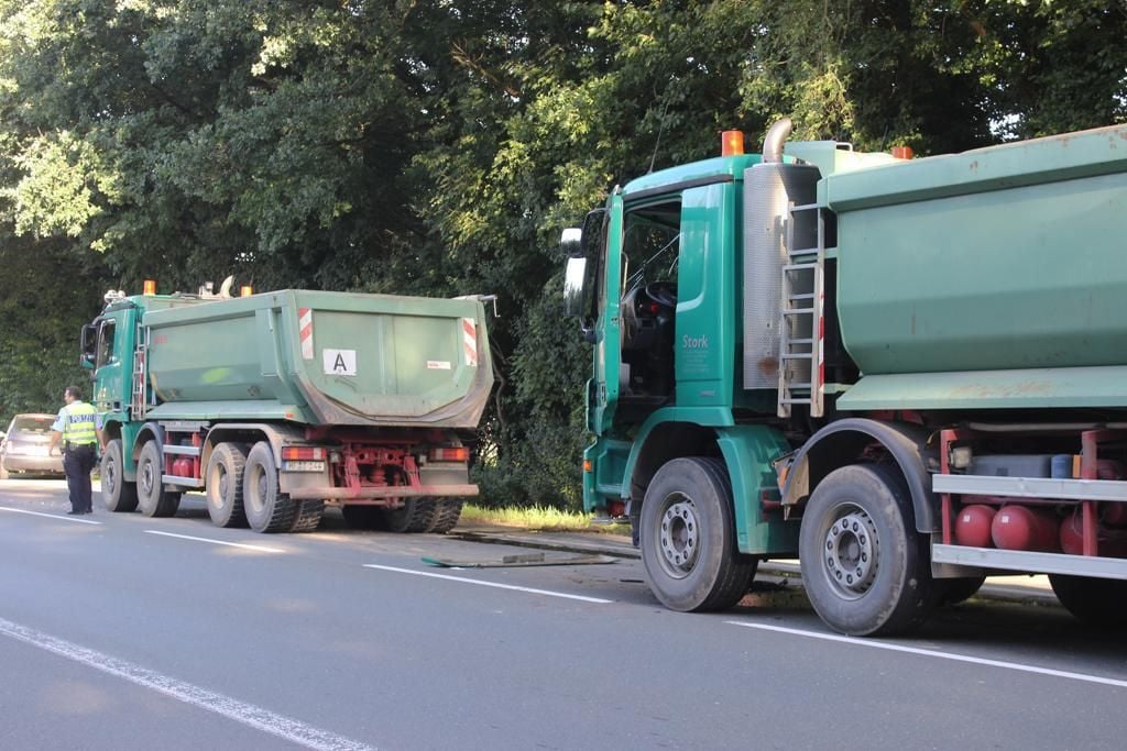 Auffahrunfall mit drei Lastwagen